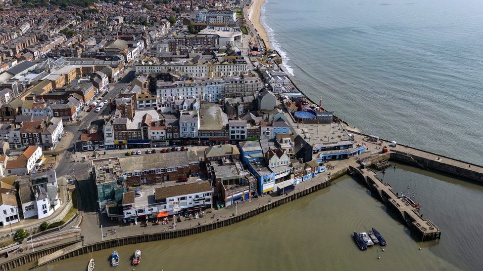 Bridlington: The seaside town facing a tide of homelessness - BBC News