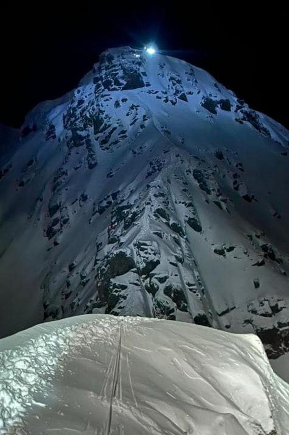 Tricky rescue of two climbers on Ben Nevis' Tower Ridge - BBC News