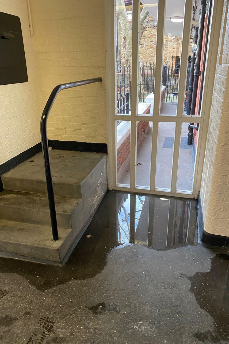 The Londoners who are on service charge 'strike' - BBC News