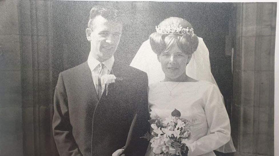Wirral couple who first met at 15 enjoy 60th anniversary party - BBC News
