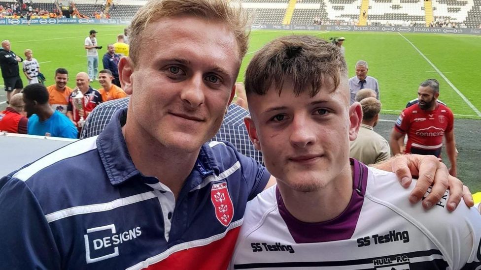 Jez and Davy Litten put family aside in Hull FC and KR derby - BBC News