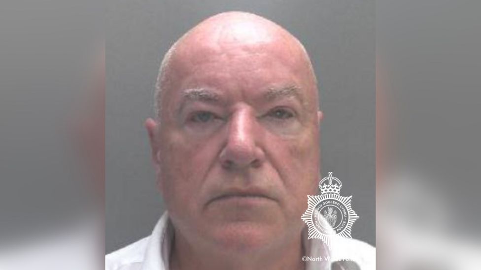 Friars: Llywodraethwyr yn gadael ysgol lle bu Foden yn bennaeth - BBC ...