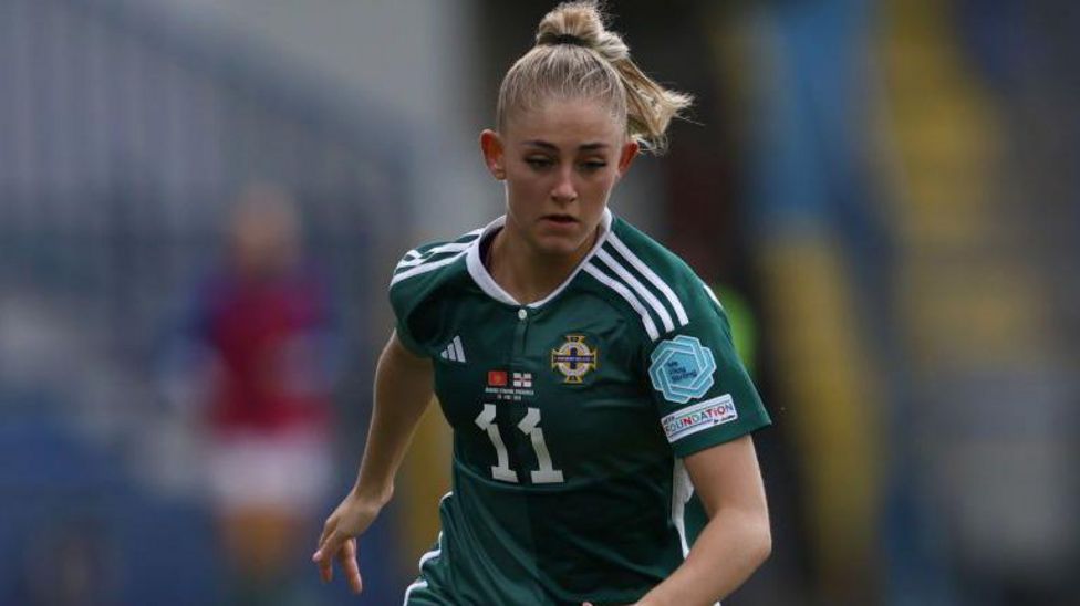Danielle Maxwell: Northern Ireland winger re-signs for Cliftonville ...