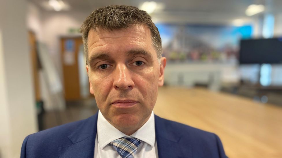 Leeds hospital attack: How moments of luck foiled bomb plot - BBC News