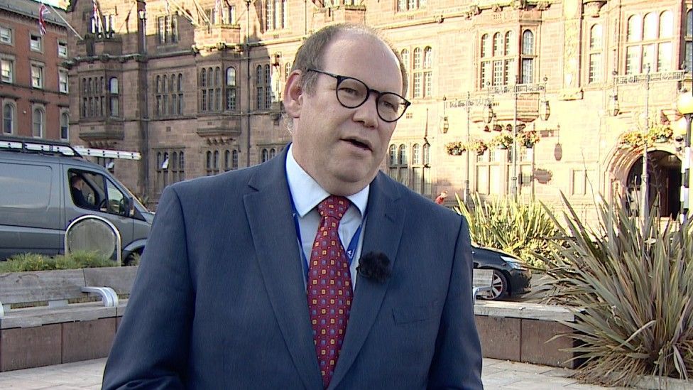 Coventry City Council's Coombe Abbey Hotel losing millions - BBC News