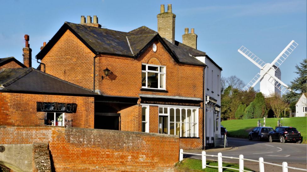 Finchingfield: Bridge at Essex village may close for nine months - BBC News