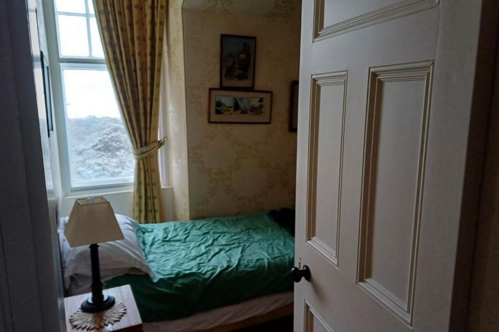 Life in first Labour PM's home in Lossiemouth in Moray - BBC News