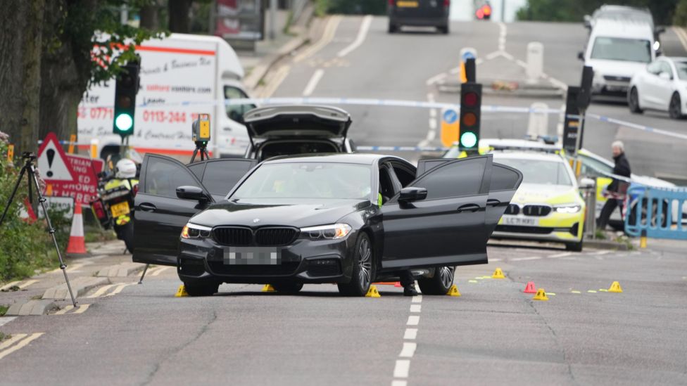Hove: Arrests after pedestrian seriously injured in crash - BBC News