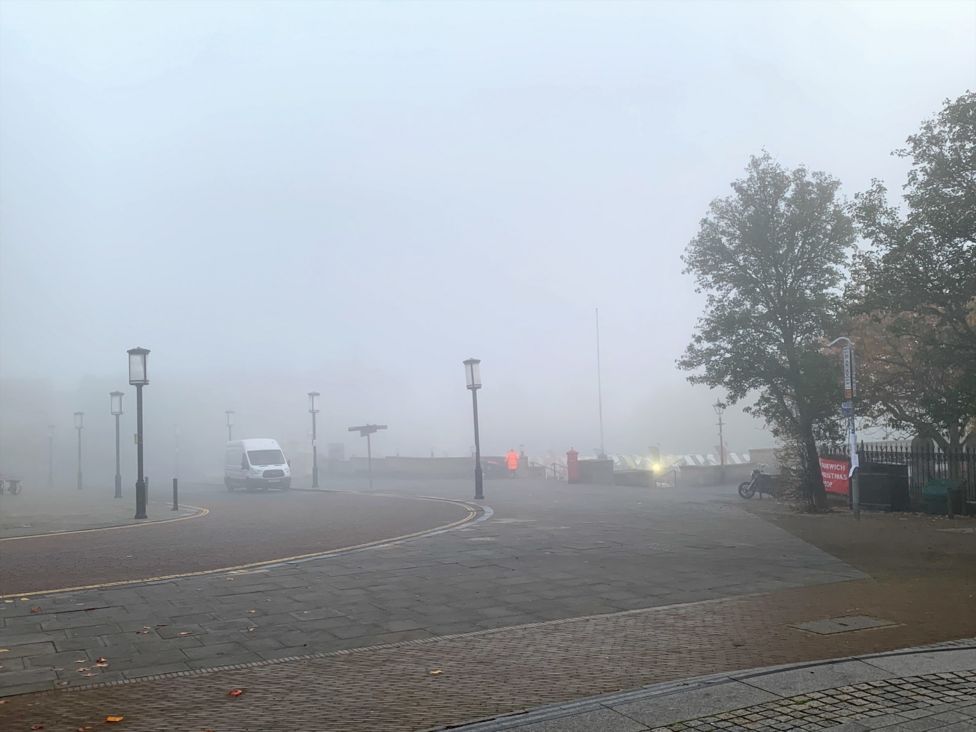 Yellow weather warning for fog across East of England - BBC News
