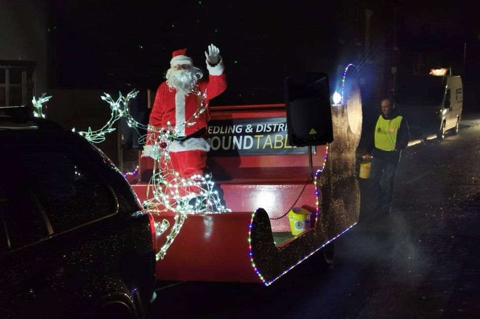 Mapperley: Santa's elf taken to hospital after being hit by car - BBC News