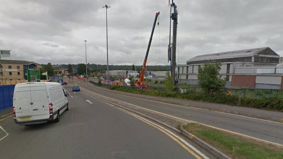 MetroBus bridge work to shut busy Winterstoke Road - BBC News