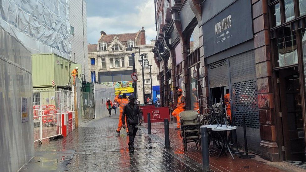 Building works force Leeds city centre café' to shut temporarily - BBC News