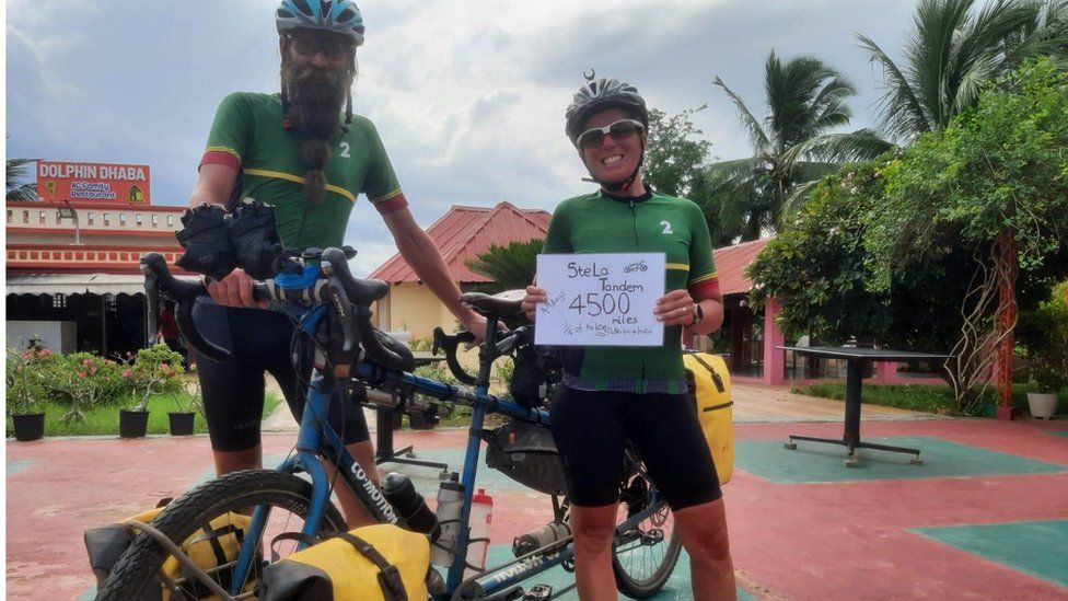 Derby couple go halfway round the world on tandem - BBC News