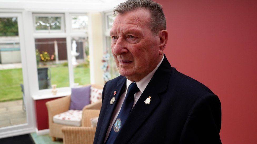 Nuclear bomb test veterans relaunch legal action - BBC News