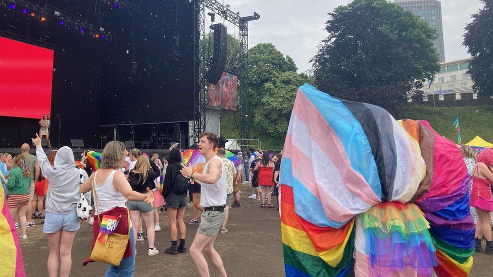Cardiff: Pride Cymru celebrates its largest parade - BBC News