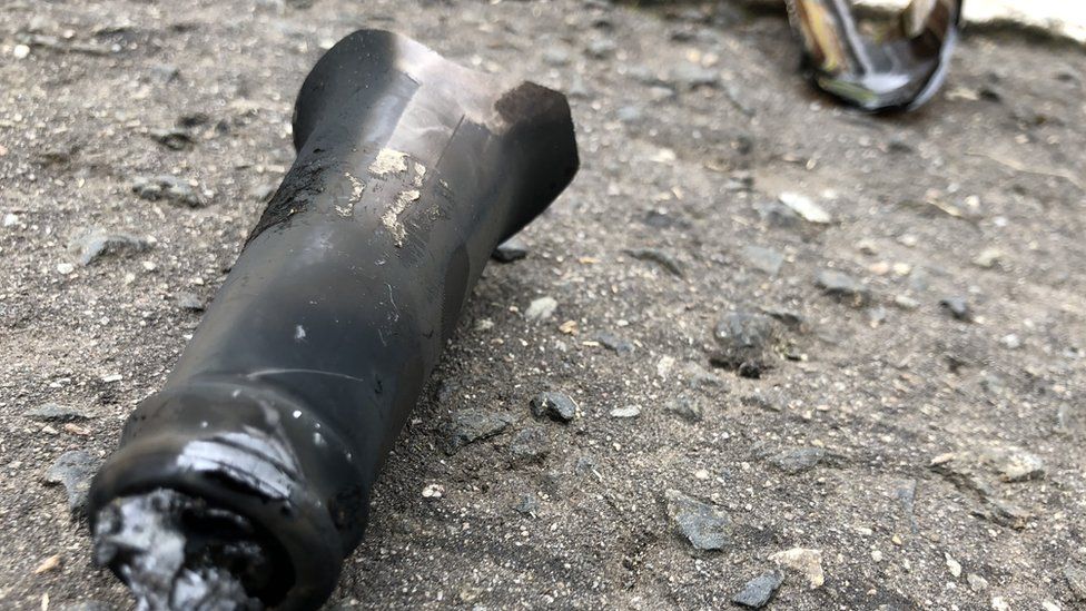 Londonderry: Petrol bombs thrown at houses and police - BBC News