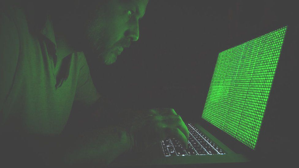 WhatsApp: How to stay safe on social media - BBC News