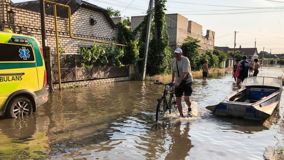 The war in Ukraine: Important dam destroyed causing major flooding ...