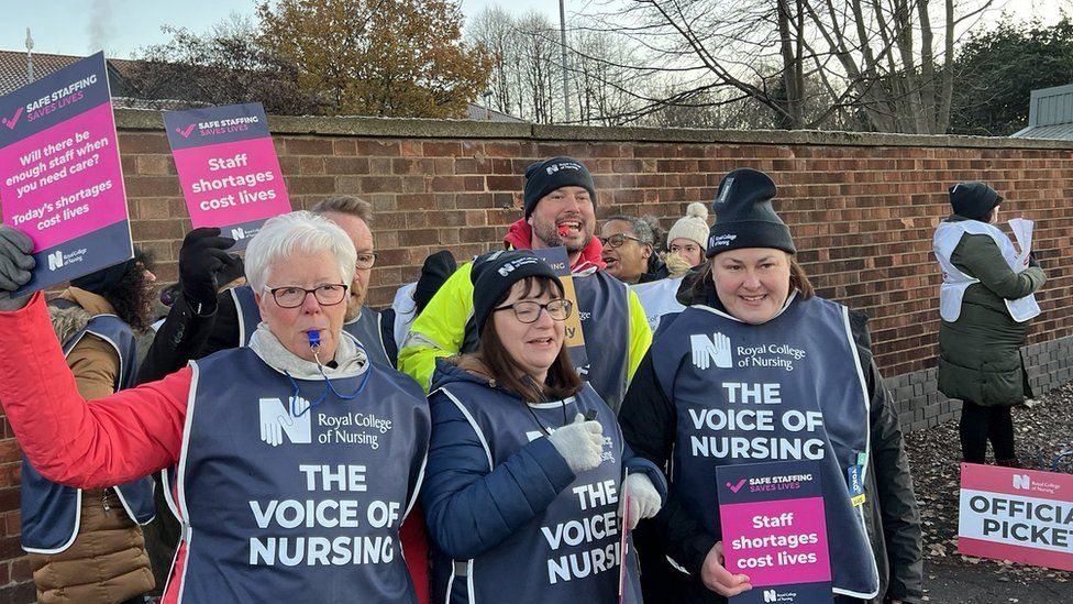Nottingham Nurses Take To Picket Line With Heavy Heart Bbc News