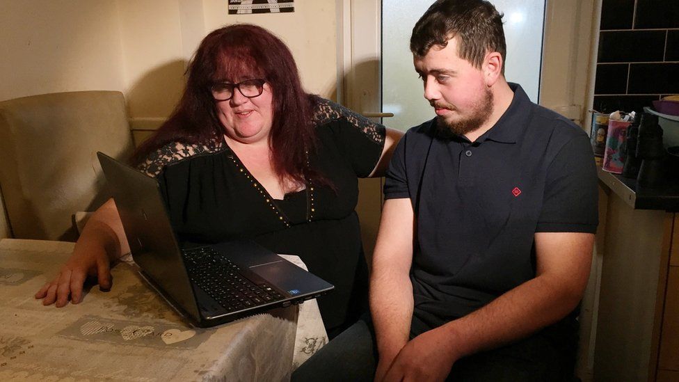 Guinness-guzzling toddler 'Pintbaby' tracked down - BBC News