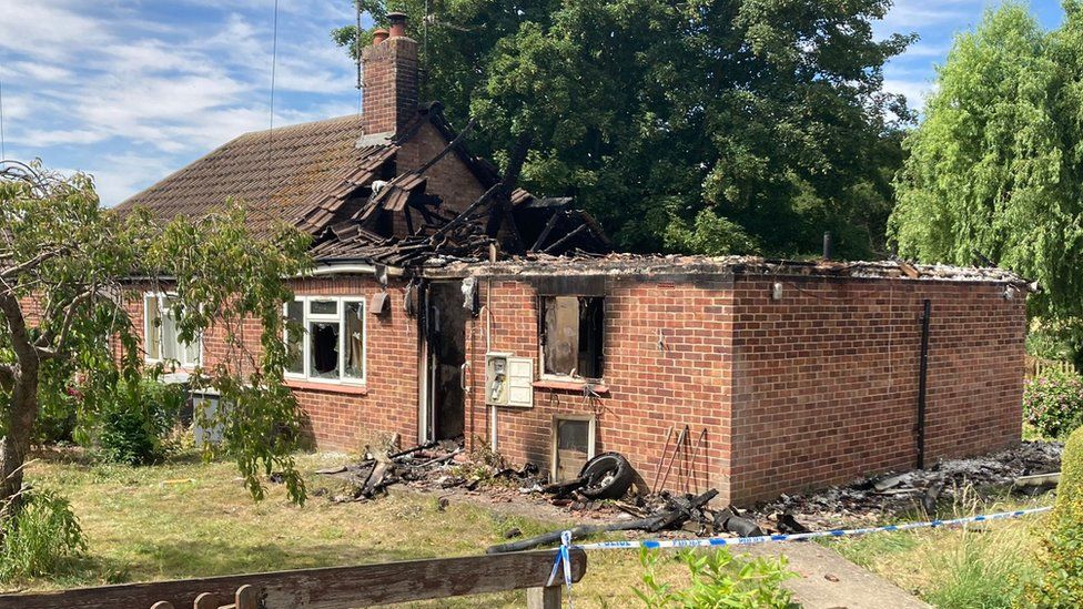 Murder arrest after man dies in Lincolnshire house fire - BBC News