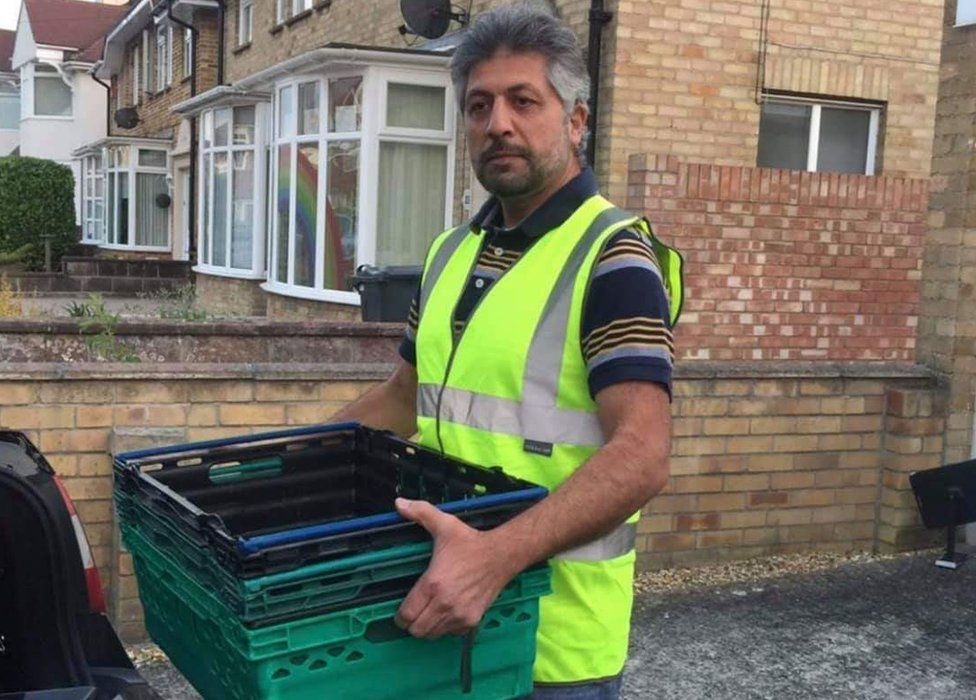 'Helping makes you realise how lucky you are' - BBC News