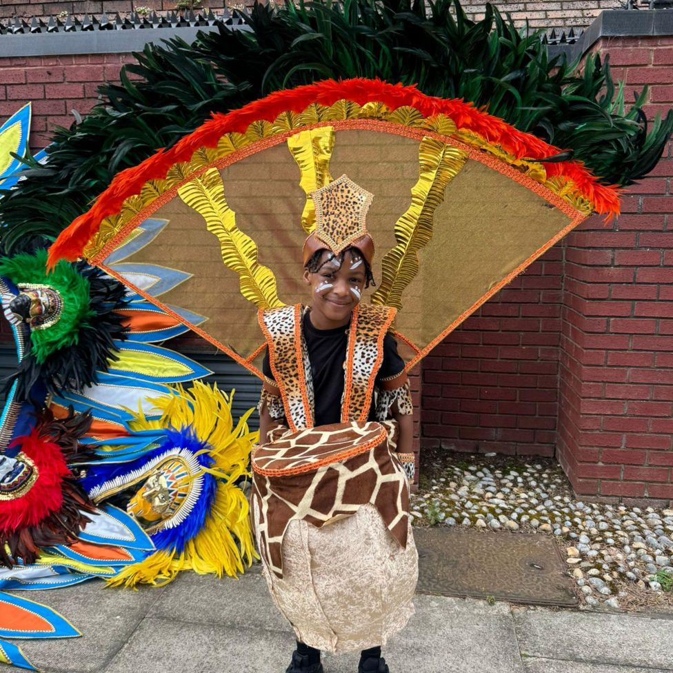Luton International Carnival: Thousands of people celebrate - BBC News