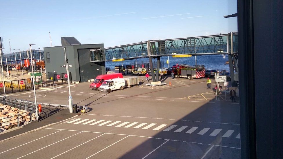 Twenty four injured as Waverley crashes into pier - BBC News