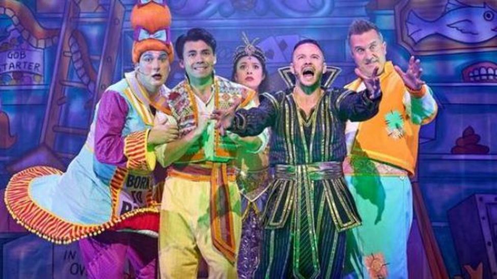 Pantomimes: South East theatres win top awards for productions - BBC News