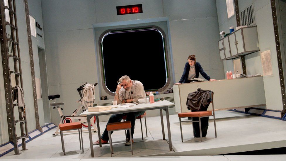 Jessica Raine lives the sci-fi dream in X at the Royal Court - BBC News