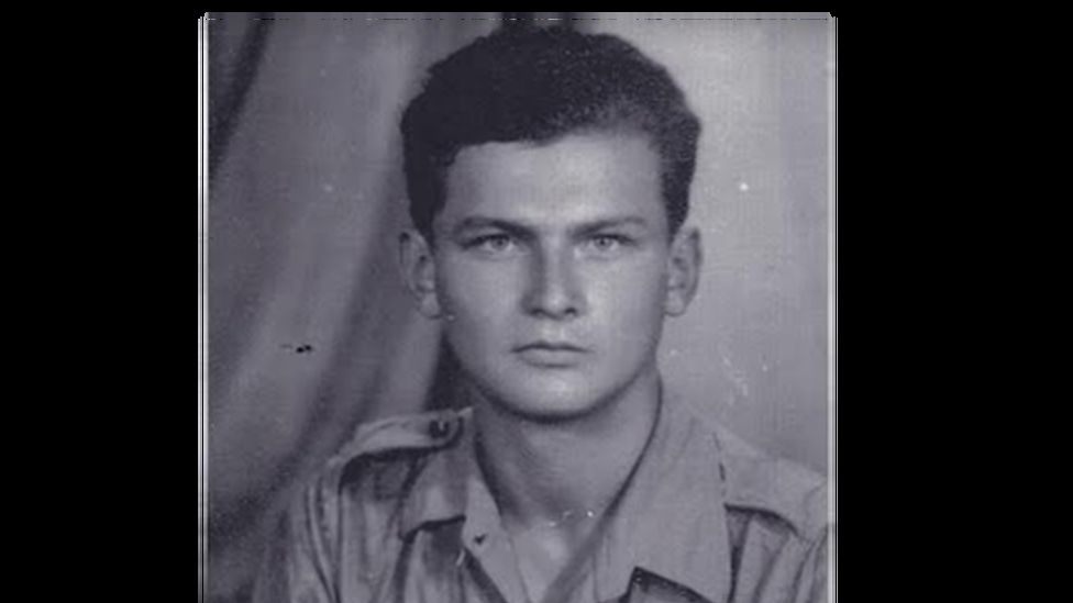 World War Two hero's past told at Goodwick funeral - BBC News