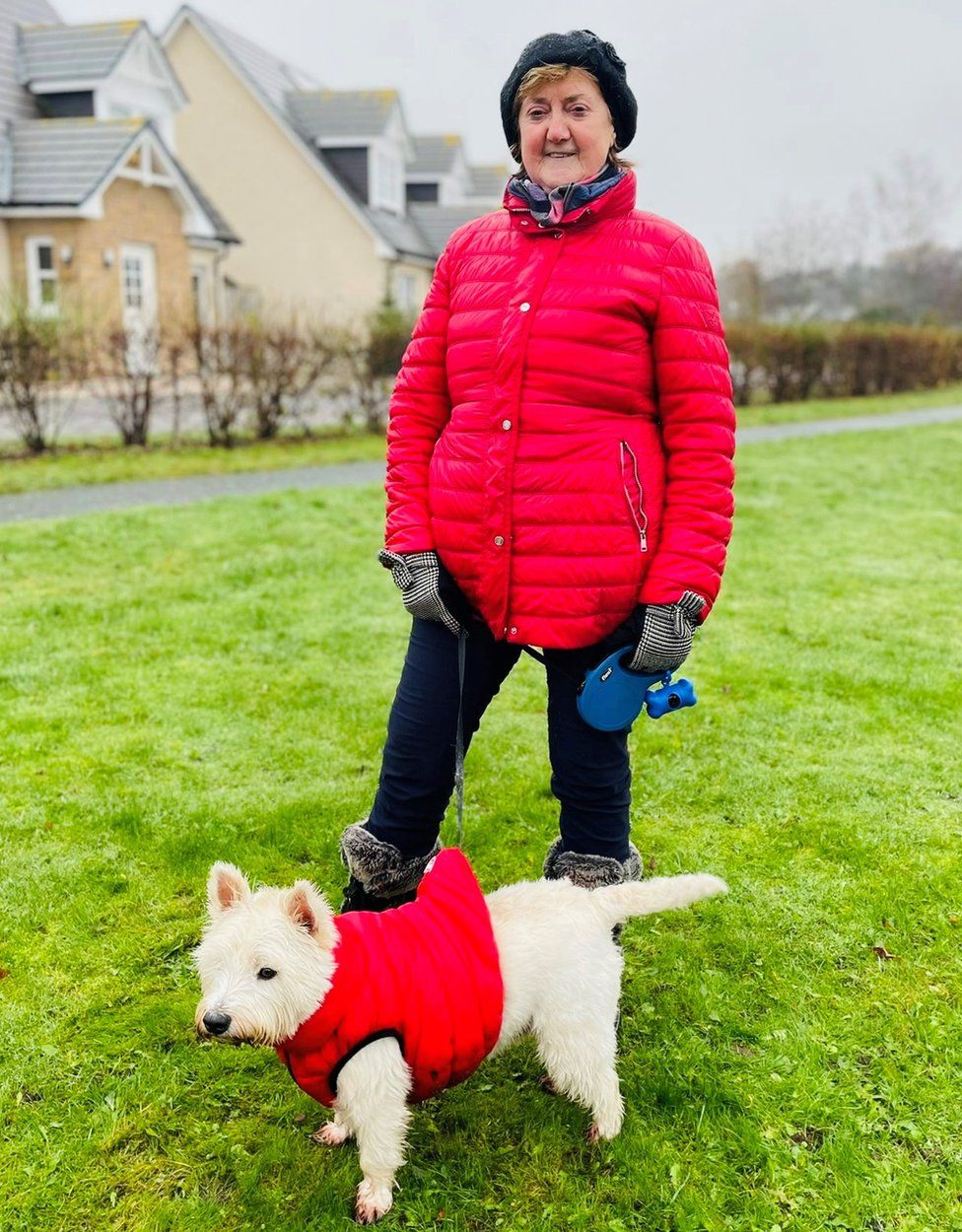 Storm Arwen: Frustration as thousands remain without power - BBC News