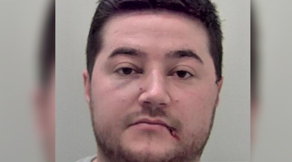 Northfleet murder: Harry Harris jailed for 25 years - BBC News