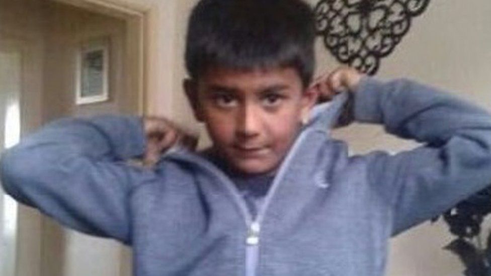 Boy who died in Rotherham canal 'was pushed in' - BBC News