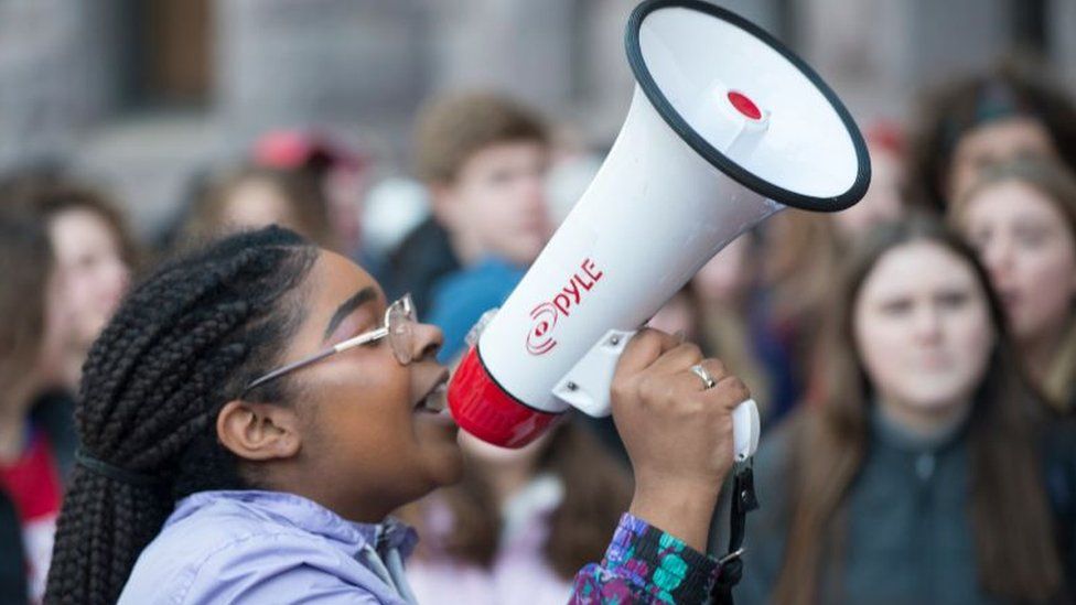 Luton 1919 Peace riots used in City of Culture bid - BBC News