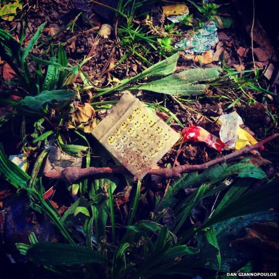 In pictures: Discarded drug baggies - BBC News
