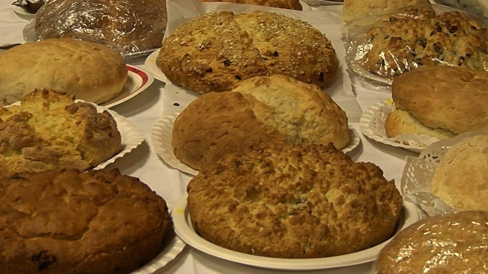 Manx motorbike racing legend wins Bonnag baking prize - BBC News