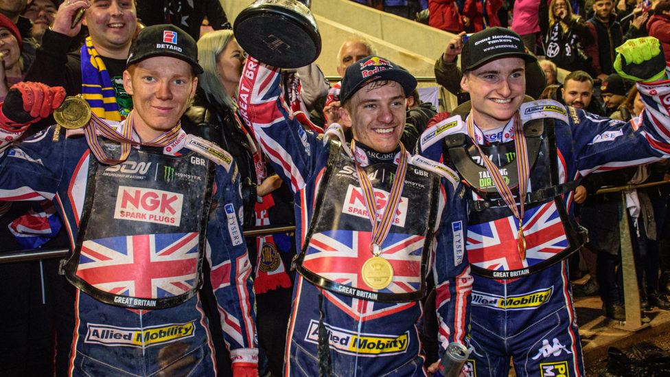 Wayne Rainey: Paralysed champion back on racing bike after 30 years ...