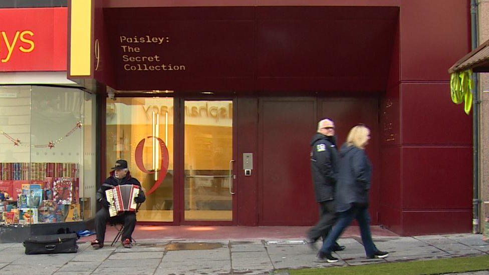 Paisley's high street museum store unveils its treasures - BBC News
