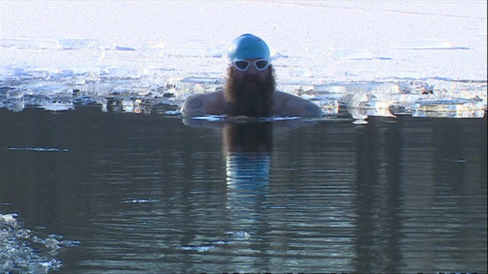 Northumberland ice swimmer heads to first European Championship - BBC News