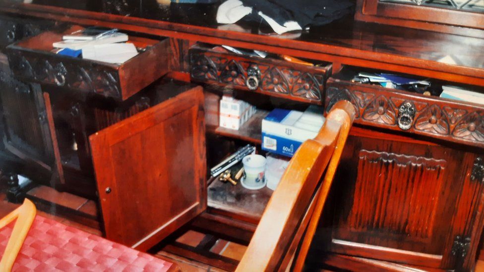 Barry Rubery's children appeal to find their father's murderer - BBC News