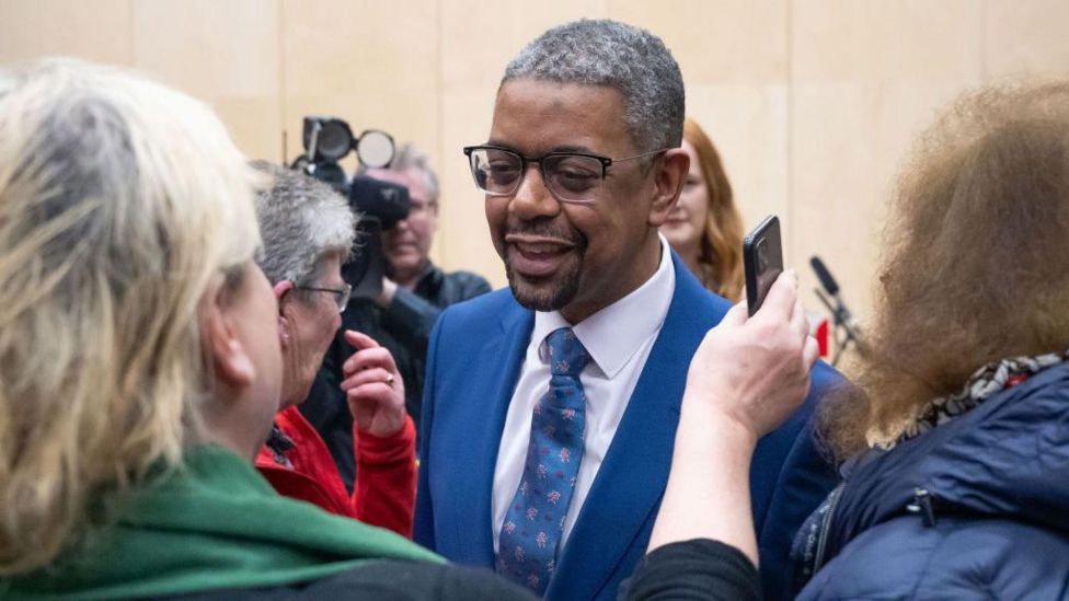 Vaughan Gething: Un her yn ormod i Brif Weinidog Cymru - BBC Cymru Fyw