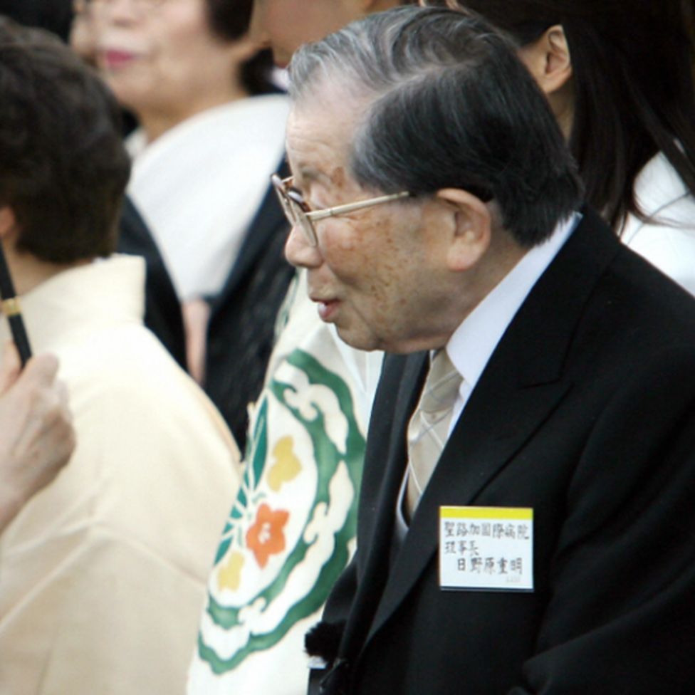 People who can't stop: Meet some of the world's oldest workers - BBC News