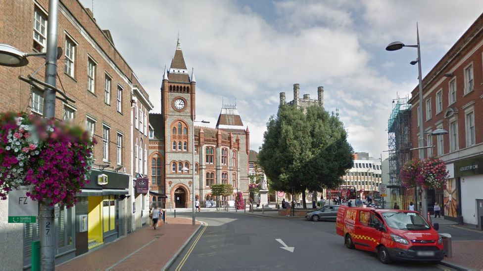 Malcolm Callender: Reading punch death man named by police - BBC News