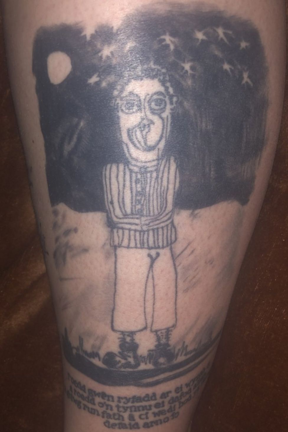 Pa nofel Gymraeg sydd wedi ysbrydoli tatŵs Caryl Bryn? - BBC Cymru Fyw