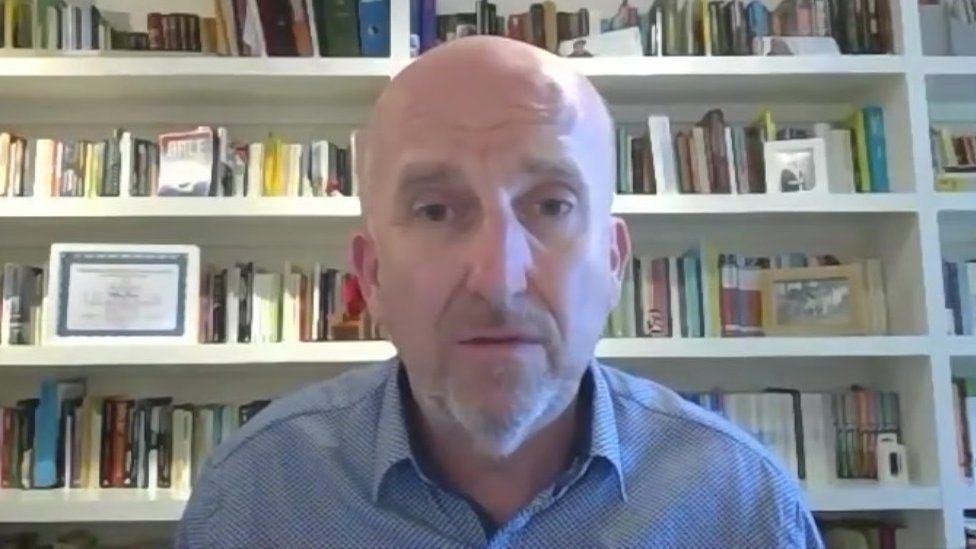 Galw ar Microsoft i ganiatáu cyfieithu ar y pryd - BBC Cymru Fyw