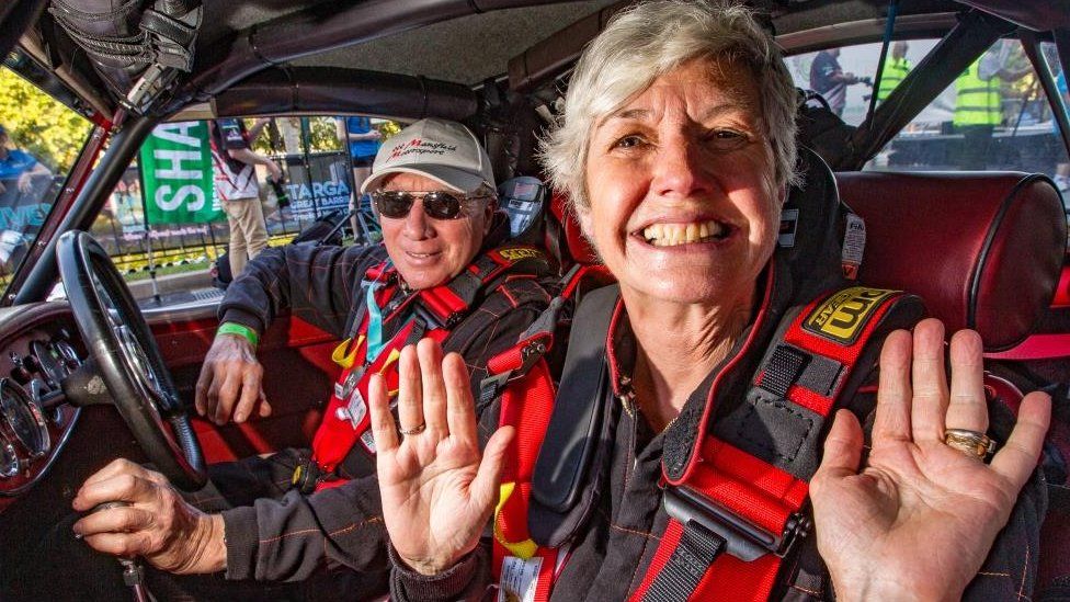 Lockdown poetry parties 'bring families closer' - BBC News