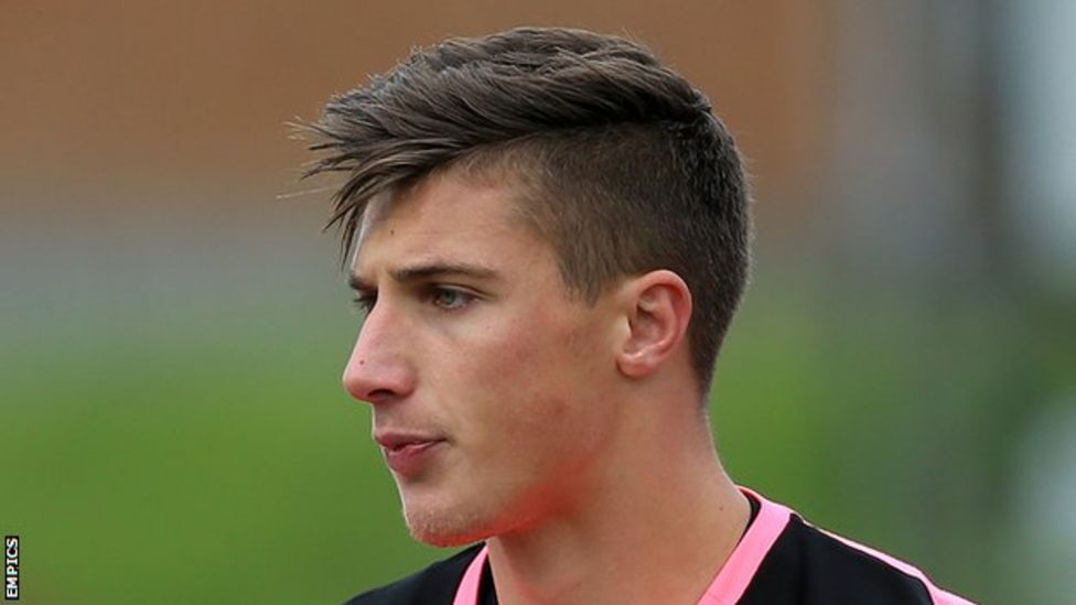 Stuart Moore: Swindon sign goalkeeper on free transfer until end of ...