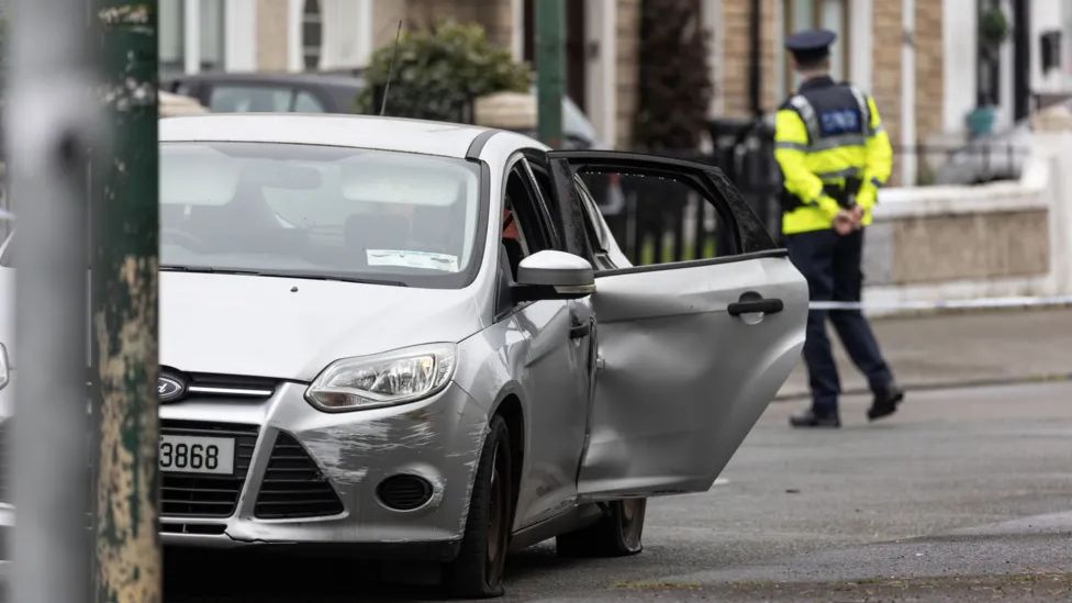Dublin: Firearm and bike seized after man shot dead in Drimnagh - BBC News