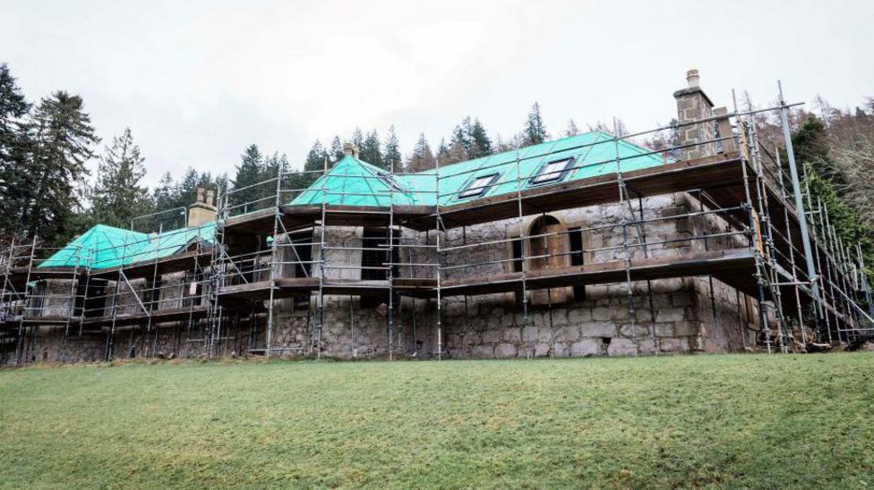 Lottery funding award for historic Loch Ness house restoration - BBC News